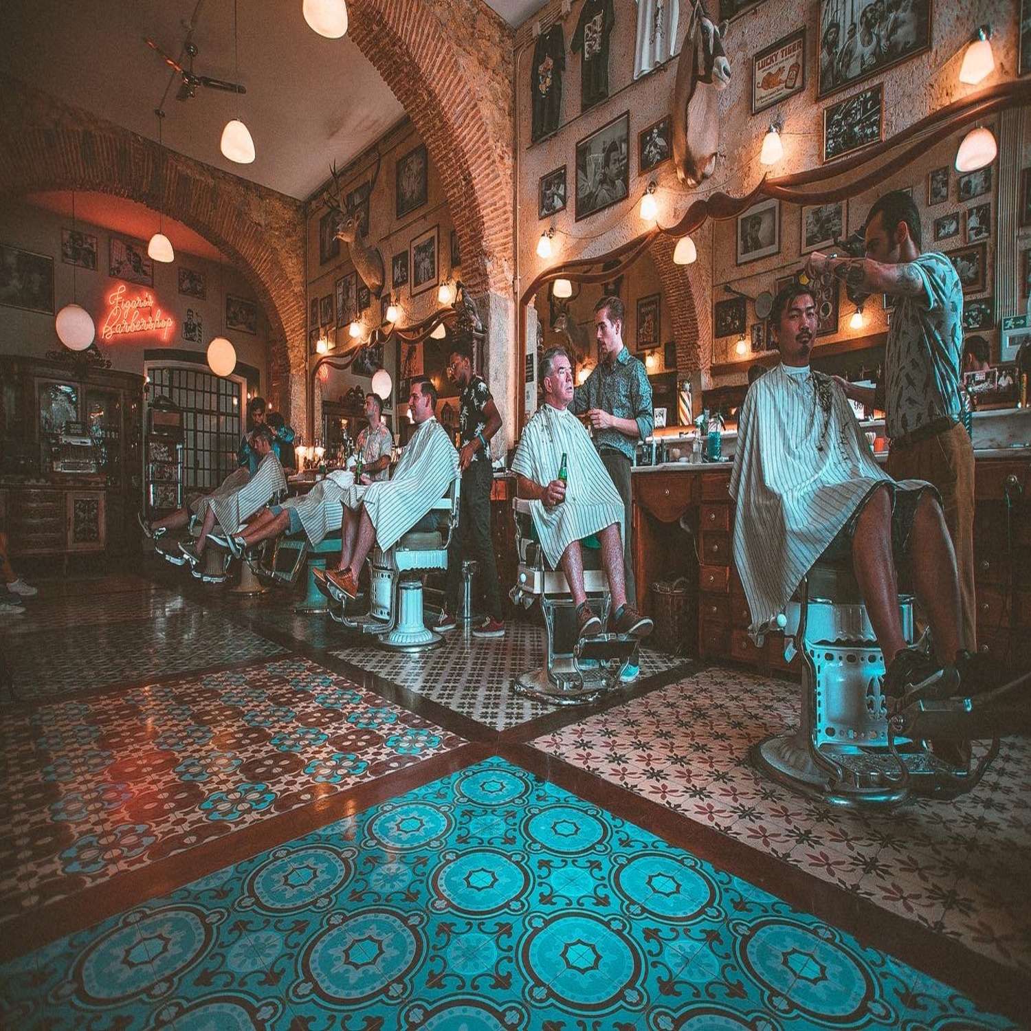 Figaro's Barbershop Lisboa | Classic haircuts and Hot towel shaves